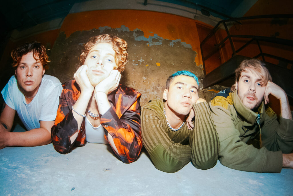 Yüksek Enerji: 5SOS – CALM – Multi Baby Doll